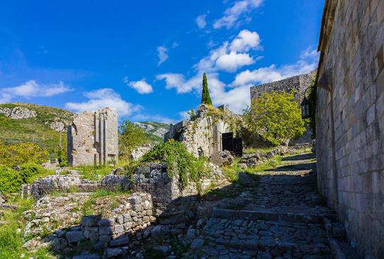 Guide de Voyage du Monténégro - Stari Bar | Le Voyage Autrement
